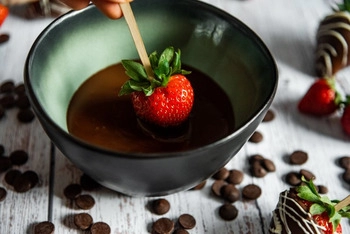 Why is a chocolate fondue the right choice to brighten up an evening ...